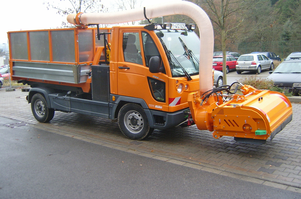 Multicar FUMO mit Maytec-Abrollsystem | Bauhof-online.de