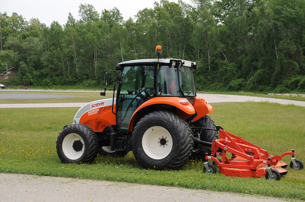Steyr fährt neuen Alleskönner vor – die neue Kompakt S Serie | Bauhof ...