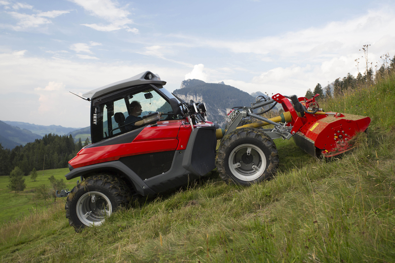 Hang-Geräteträger Aebi Terratrac feiert Premiere | Bauhof-online.de